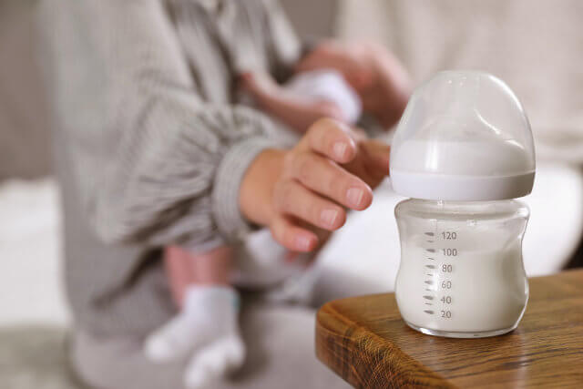 Stillen ist out! Ist die Pulvermilch schuld? | ElternKindTipps